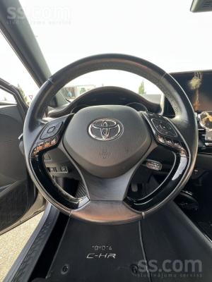 Grey Toyota C-HR 2020 in Riga, with an engine capacity of 1.80 L and mileage of 123 thousand km for 17300 €, photo 7 on AUTOMOTO.COM.LV