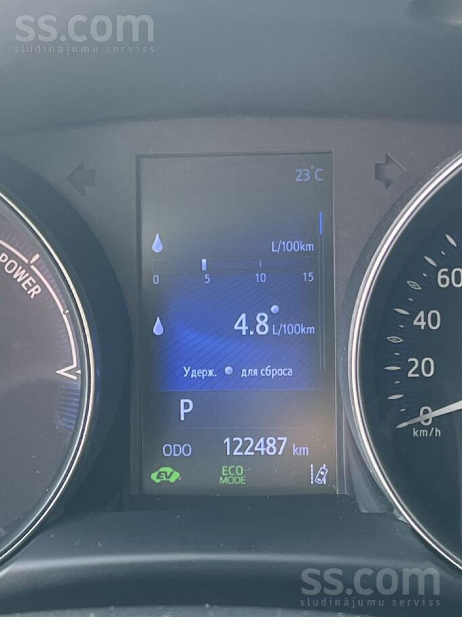 Grey Toyota C-HR 2020 in Riga, with an engine capacity of 1.80 L and mileage of 123 thousand km for 17300 €, photo 8 on AUTOMOTO.COM.LV