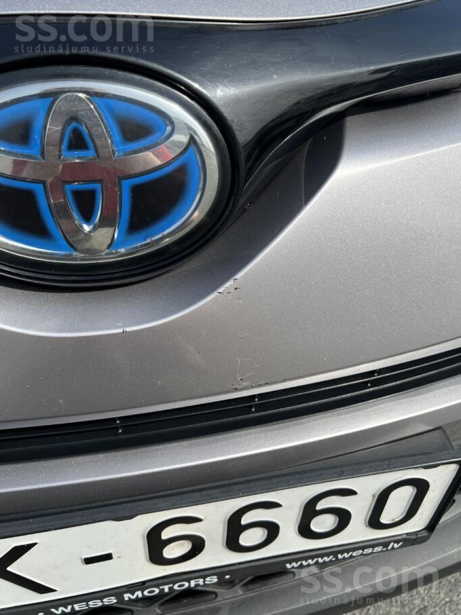Grey Toyota C-HR 2020 in Riga, with an engine capacity of 1.80 L and mileage of 123 thousand km for 17300 €, photo 12 on AUTOMOTO.COM.LV