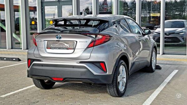 Grey Toyota C-HR 2020 in Vilnius, with an engine capacity of 1.80 L and mileage of 55 thousand km for 20990 €, photo 5 on AUTOMOTO.COM.LV