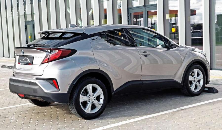 Серый Тойота C-HR 2020 в Вильнюс, объемом двигателя 1.80 л и пробегом 55 тыс. км за 20990 €, фото 14 на AUTOMOTO.COM.LV