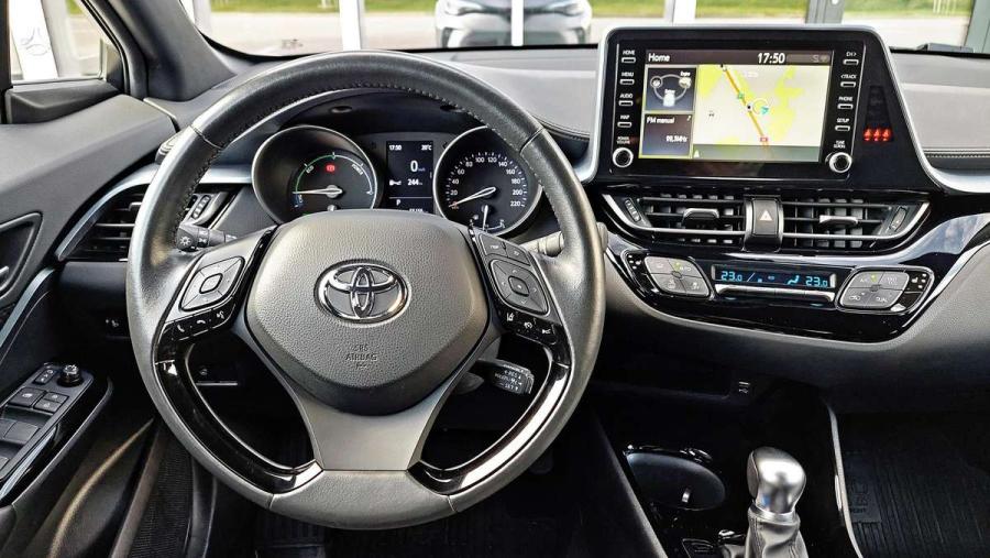 Серый Тойота C-HR 2020 в Вильнюс, объемом двигателя 1.80 л и пробегом 55 тыс. км за 20990 €, фото 16 на AUTOMOTO.COM.LV
