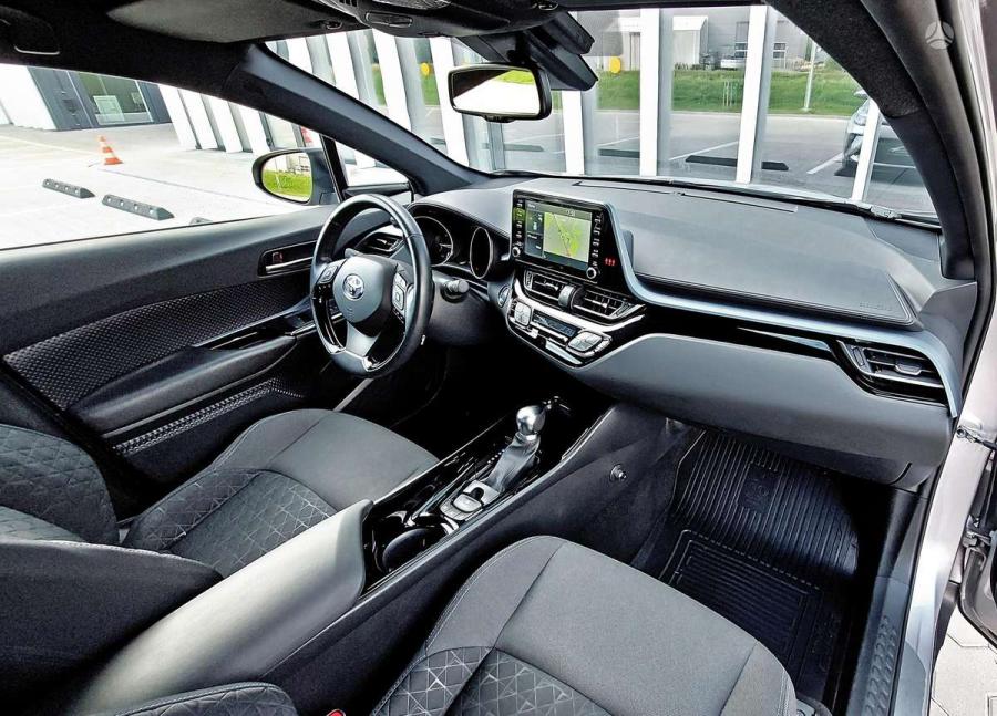 Серый Тойота C-HR 2020 в Вильнюс, объемом двигателя 1.80 л и пробегом 55 тыс. км за 20990 €, фото 20 на AUTOMOTO.COM.LV