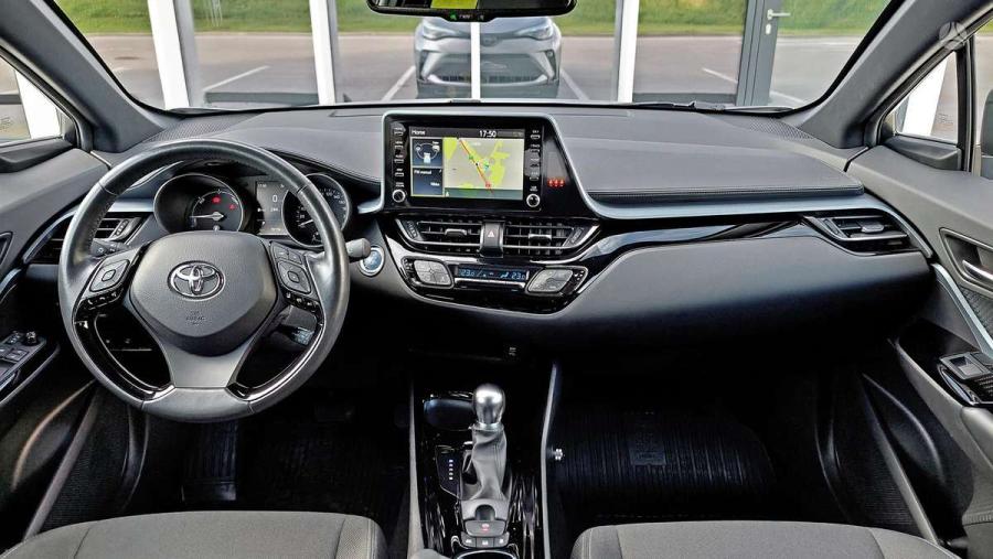 Серый Тойота C-HR 2020 в Вильнюс, объемом двигателя 1.80 л и пробегом 55 тыс. км за 20990 €, фото 25 на AUTOMOTO.COM.LV
