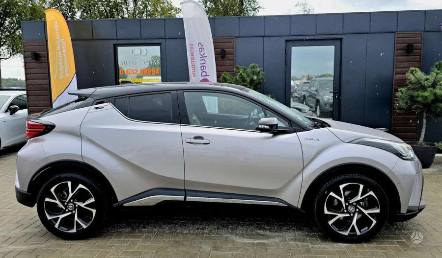 Grey Toyota C-HR 2020 in Taurage, with an engine capacity of 1.99 L and mileage of 218 thousand km for 16700 €, photo 7 on AUTOMOTO.COM.LV