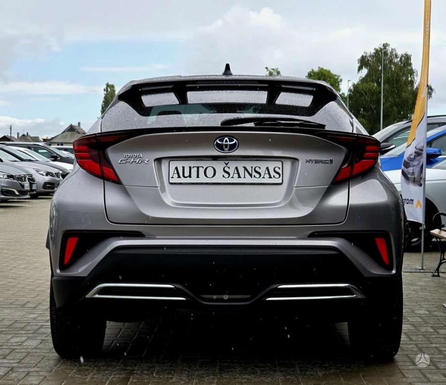 Grey Toyota C-HR 2020 in Taurage, with an engine capacity of 1.99 L and mileage of 218 thousand km for 16700 €, photo 10 on AUTOMOTO.COM.LV