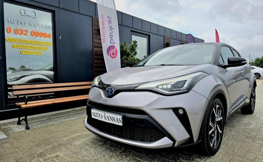 Grey Toyota C-HR 2020 in Taurage, with an engine capacity of 1.99 L and mileage of 218 thousand km for 16700 €, photo 12 on AUTOMOTO.COM.LV
