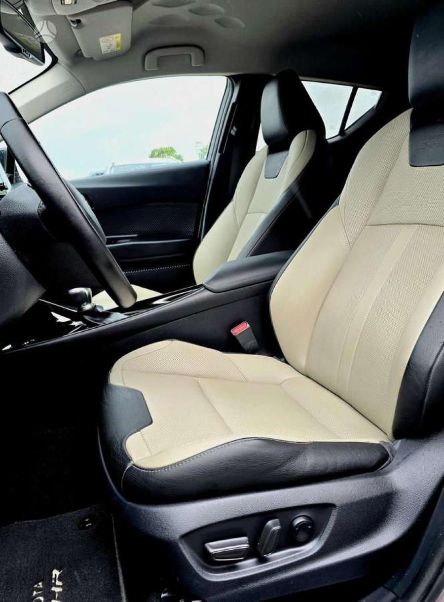Grey Toyota C-HR 2020 in Taurage, with an engine capacity of 1.99 L and mileage of 218 thousand km for 16700 €, photo 23 on AUTOMOTO.COM.LV