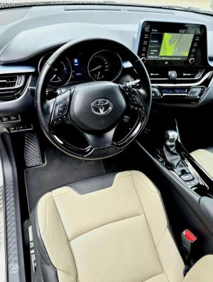 Grey Toyota C-HR 2020 in Taurage, with an engine capacity of 1.99 L and mileage of 218 thousand km for 16700 €, photo 24 on AUTOMOTO.COM.LV