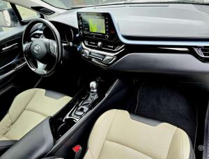 Grey Toyota C-HR 2020 in Taurage, with an engine capacity of 1.99 L and mileage of 218 thousand km for 16700 €, photo 26 on AUTOMOTO.COM.LV