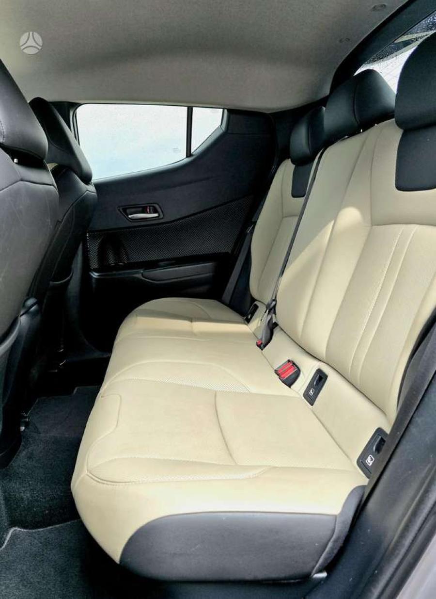 Grey Toyota C-HR 2020 in Taurage, with an engine capacity of 1.99 L and mileage of 218 thousand km for 16700 €, photo 27 on AUTOMOTO.COM.LV