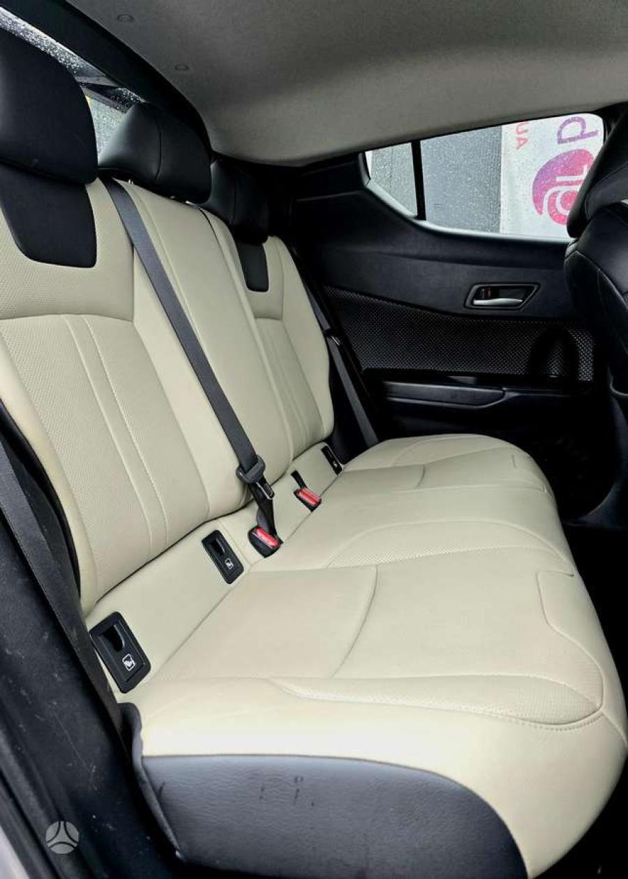 Grey Toyota C-HR 2020 in Taurage, with an engine capacity of 1.99 L and mileage of 218 thousand km for 16700 €, photo 28 on AUTOMOTO.COM.LV