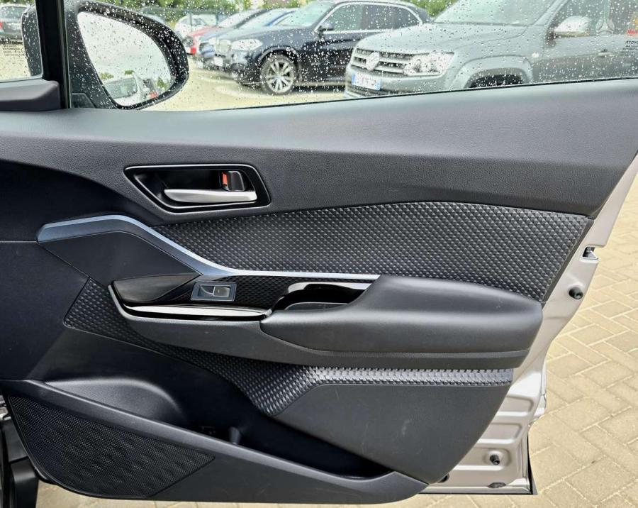 Grey Toyota C-HR 2020 in Taurage, with an engine capacity of 1.99 L and mileage of 218 thousand km for 16700 €, photo 32 on AUTOMOTO.COM.LV