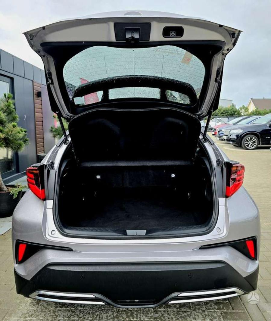 Grey Toyota C-HR 2020 in Taurage, with an engine capacity of 1.99 L and mileage of 218 thousand km for 16700 €, photo 35 on AUTOMOTO.COM.LV