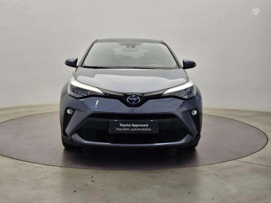 Grey Toyota C-HR 2020 in Panevezys, with an engine capacity of 1.80 L and mileage of 131 thousand km for 20990 €, photo 3 on AUTOMOTO.COM.LV