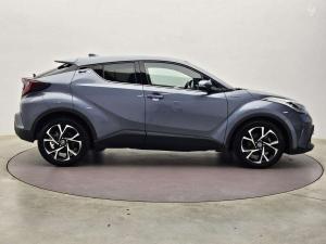 Grey Toyota C-HR 2020 in Panevezys, with an engine capacity of 1.80 L and mileage of 131 thousand km for 20990 €, photo 5 on AUTOMOTO.COM.LV