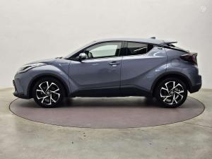 Grey Toyota C-HR 2020 in Panevezys, with an engine capacity of 1.80 L and mileage of 131 thousand km for 20990 €, photo 6 on AUTOMOTO.COM.LV