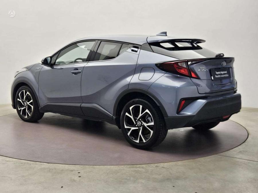Grey Toyota C-HR 2020 in Panevezys, with an engine capacity of 1.80 L and mileage of 131 thousand km for 20990 €, photo 7 on AUTOMOTO.COM.LV