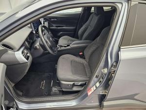 Grey Toyota C-HR 2020 in Panevezys, with an engine capacity of 1.80 L and mileage of 131 thousand km for 20990 €, photo 10 on AUTOMOTO.COM.LV