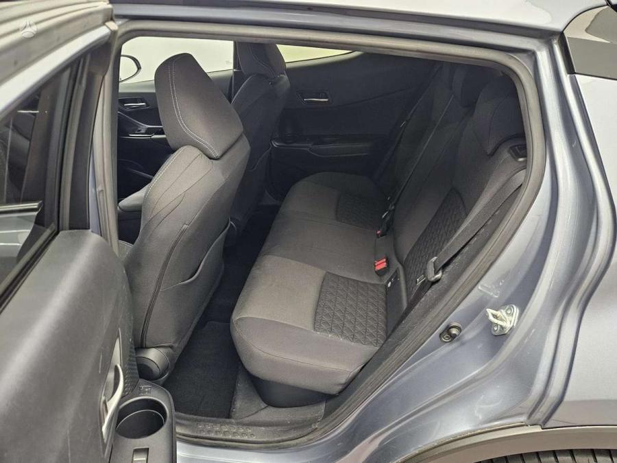 Grey Toyota C-HR 2020 in Panevezys, with an engine capacity of 1.80 L and mileage of 131 thousand km for 20990 €, photo 14 on AUTOMOTO.COM.LV