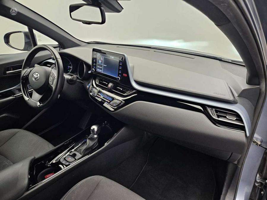 Grey Toyota C-HR 2020 in Panevezys, with an engine capacity of 1.80 L and mileage of 131 thousand km for 20990 €, photo 20 on AUTOMOTO.COM.LV