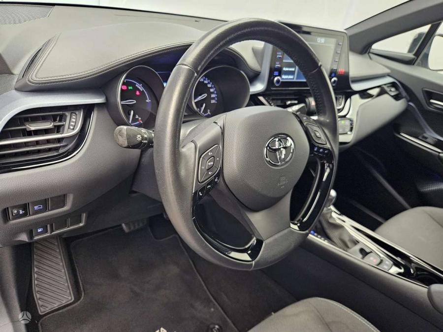 Grey Toyota C-HR 2020 in Panevezys, with an engine capacity of 1.80 L and mileage of 131 thousand km for 20990 €, photo 21 on AUTOMOTO.COM.LV
