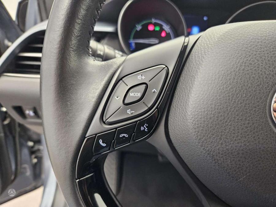 Grey Toyota C-HR 2020 in Panevezys, with an engine capacity of 1.80 L and mileage of 131 thousand km for 20990 €, photo 25 on AUTOMOTO.COM.LV