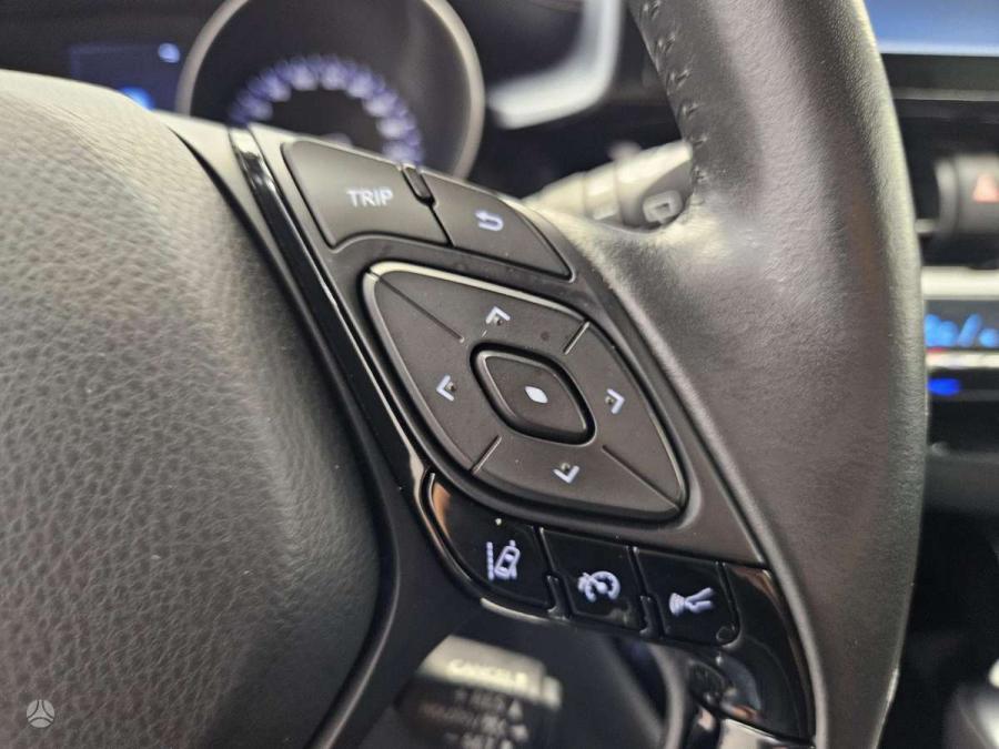 Grey Toyota C-HR 2020 in Panevezys, with an engine capacity of 1.80 L and mileage of 131 thousand km for 20990 €, photo 26 on AUTOMOTO.COM.LV