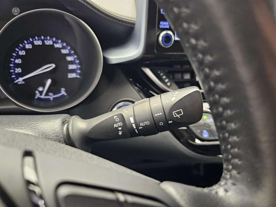 Grey Toyota C-HR 2020 in Panevezys, with an engine capacity of 1.80 L and mileage of 131 thousand km for 20990 €, photo 28 on AUTOMOTO.COM.LV