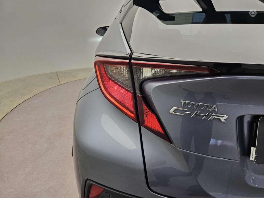 Grey Toyota C-HR 2020 in Panevezys, with an engine capacity of 1.80 L and mileage of 131 thousand km for 20990 €, photo 46 on AUTOMOTO.COM.LV