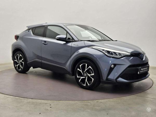 Серый Тойота C-HR 2020 в Паневежис, объемом двигателя 1.80 л и пробегом 131 тыс. км за 20990 €, фото 4 на AUTOMOTO.COM.LV