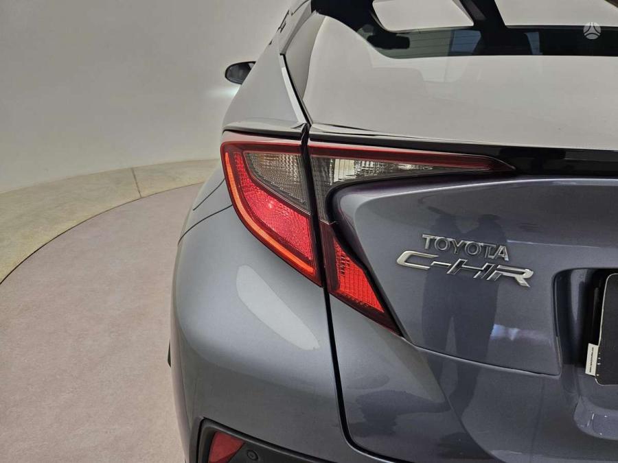 Серый Тойота C-HR 2020 в Паневежис, объемом двигателя 1.80 л и пробегом 131 тыс. км за 20990 €, фото 46 на AUTOMOTO.COM.LV