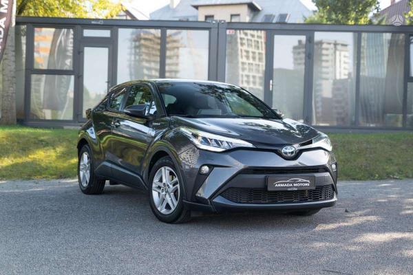 Grey Toyota C-HR 2020 in Vilnius, with an engine capacity of 1.80 L and mileage of 203 thousand km for 16500 €, photo 1 on AUTOMOTO.COM.LV