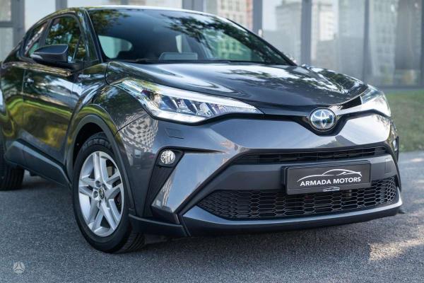 Grey Toyota C-HR 2020 in Vilnius, with an engine capacity of 1.80 L and mileage of 203 thousand km for 16500 €, photo 3 on AUTOMOTO.COM.LV
