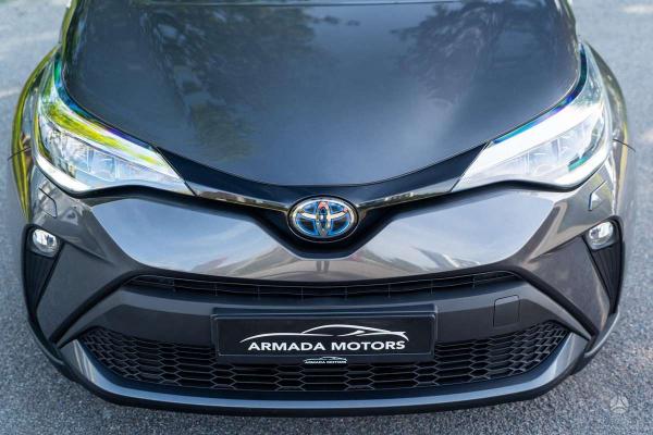 Grey Toyota C-HR 2020 in Vilnius, with an engine capacity of 1.80 L and mileage of 203 thousand km for 16500 €, photo 6 on AUTOMOTO.COM.LV