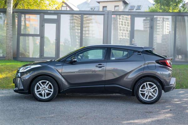 Grey Toyota C-HR 2020 in Vilnius, with an engine capacity of 1.80 L and mileage of 203 thousand km for 16500 €, photo 9 on AUTOMOTO.COM.LV