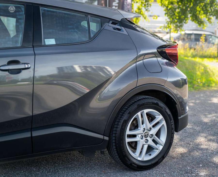 Серый Тойота C-HR 2020 в Вильнюс, объемом двигателя 1.80 л и пробегом 203 тыс. км за 16500 €, фото 12 на AUTOMOTO.COM.LV