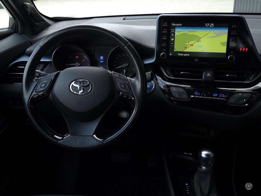 Серый Тойота C-HR 2020 в Каунас, объемом двигателя 1.80 л и пробегом 205 тыс. км за 17950 €, фото 19 на AUTOMOTO.COM.LV