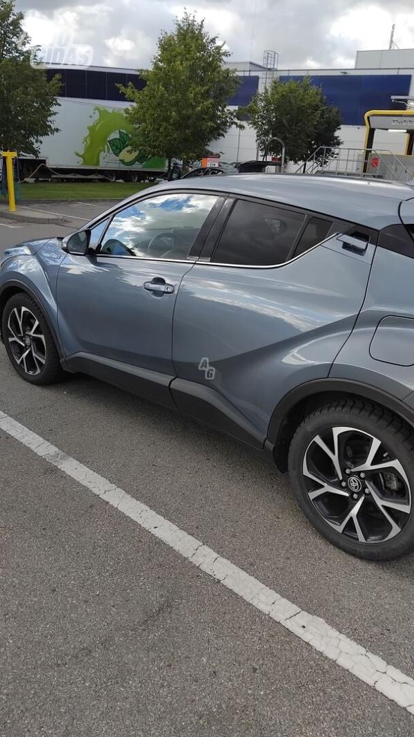 Серый Тойота C-HR 2020 в Паневежис, объемом двигателя 2.00 л и пробегом 108 тыс. км за 18900 €, фото 1 на AUTOMOTO.COM.LV