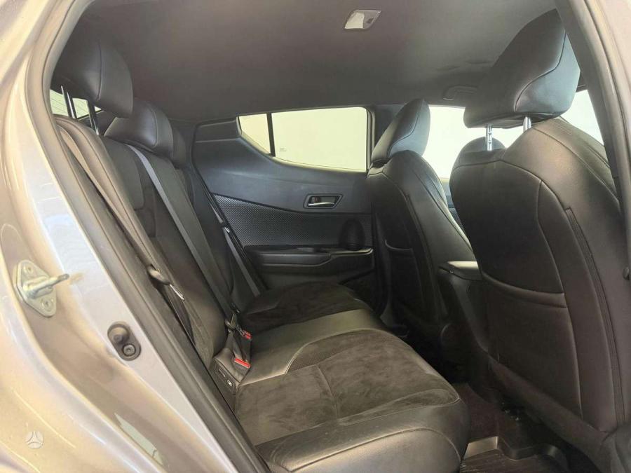 Pelēks Toyota C-HR 2020 Kauņa, ar dzinēja tilpumu 1.99 L un nobraukumu 129 tūkst. km par 21900 €, foto 8 vietnē AUTOMOTO.COM.LV