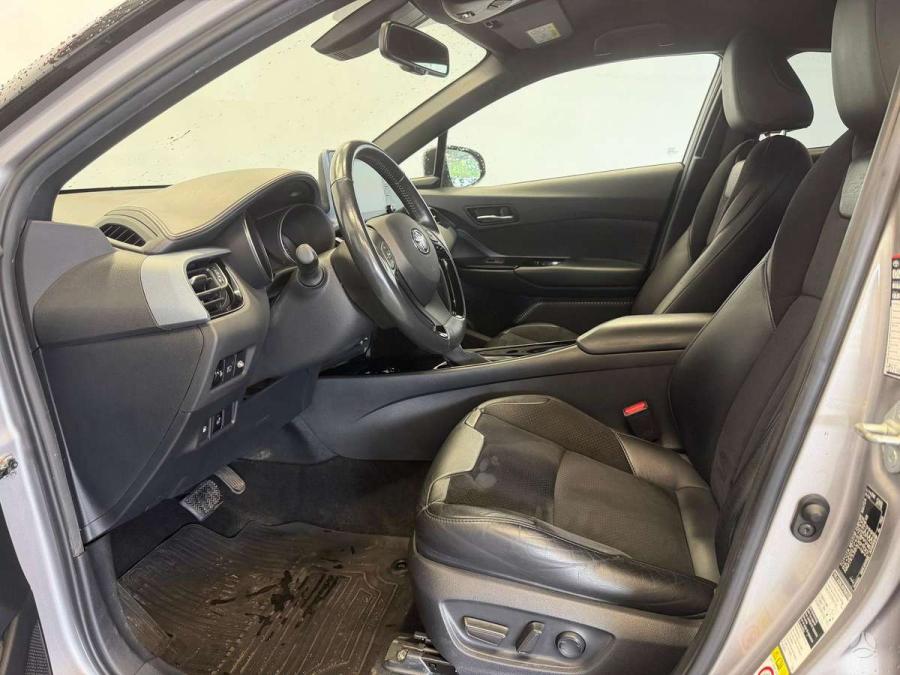 Pelēks Toyota C-HR 2020 Kauņa, ar dzinēja tilpumu 1.99 L un nobraukumu 129 tūkst. km par 21900 €, foto 12 vietnē AUTOMOTO.COM.LV