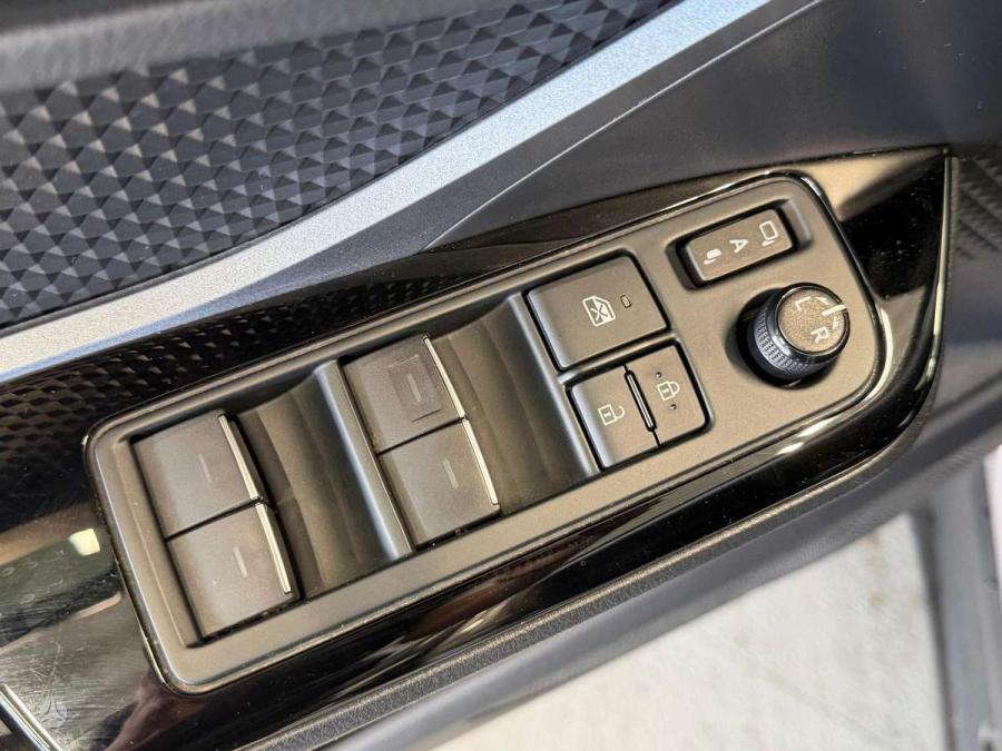 Pelēks Toyota C-HR 2020 Kauņa, ar dzinēja tilpumu 1.99 L un nobraukumu 129 tūkst. km par 21900 €, foto 24 vietnē AUTOMOTO.COM.LV