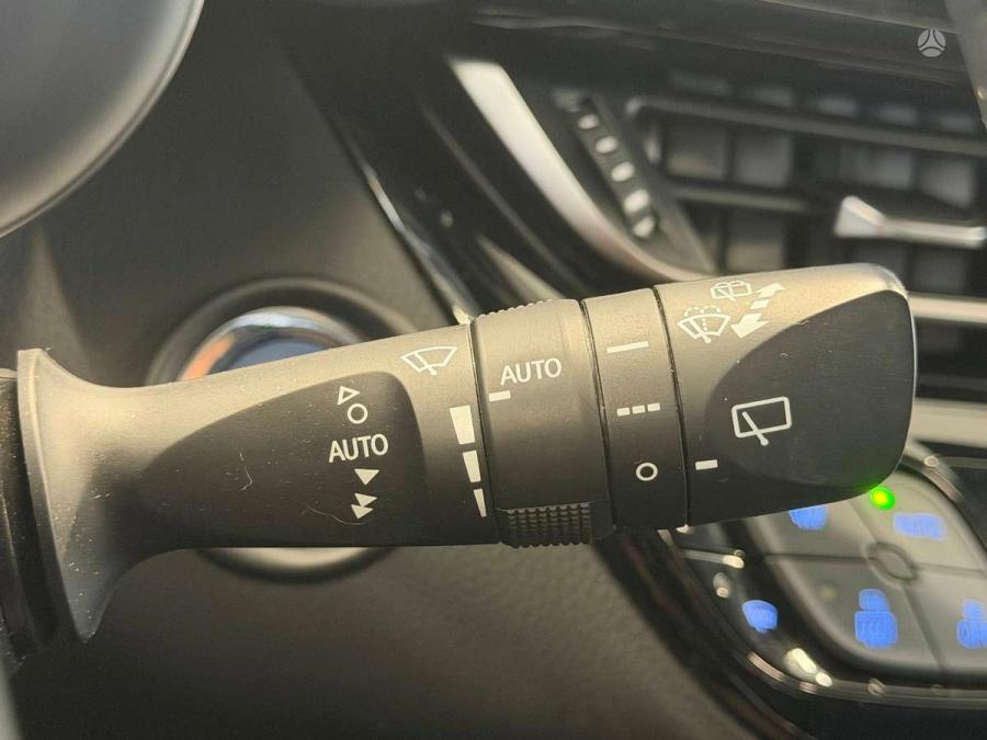 Pelēks Toyota C-HR 2020 Kauņa, ar dzinēja tilpumu 1.99 L un nobraukumu 129 tūkst. km par 21900 €, foto 33 vietnē AUTOMOTO.COM.LV