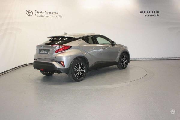 Toyota C-HR 2020 in Kaunas on AUTOMOTO.COM.LV Grey Toyota C-HR 2020 in Kaunas, with an engine capacity of 1.80 L and mileage of 123 thousand km for 21500 €, photo 3 on AUTOMOTO.COM.LV