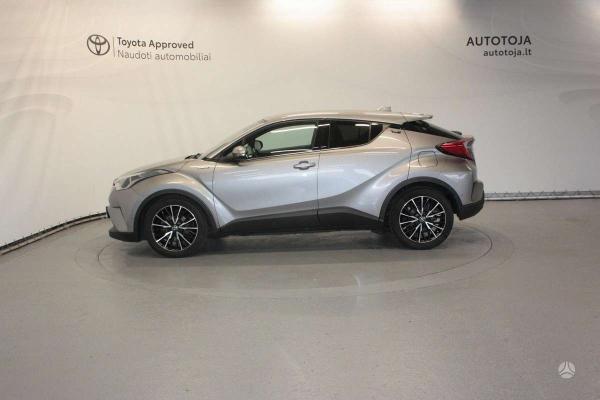 Toyota C-HR 2020 in Kaunas on AUTOMOTO.COM.LV Grey Toyota C-HR 2020 in Kaunas, with an engine capacity of 1.80 L and mileage of 123 thousand km for 21500 €, photo 4 on AUTOMOTO.COM.LV