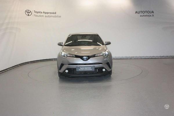 Toyota C-HR 2020 in Kaunas on AUTOMOTO.COM.LV Grey Toyota C-HR 2020 in Kaunas, with an engine capacity of 1.80 L and mileage of 123 thousand km for 21500 €, photo 6 on AUTOMOTO.COM.LV