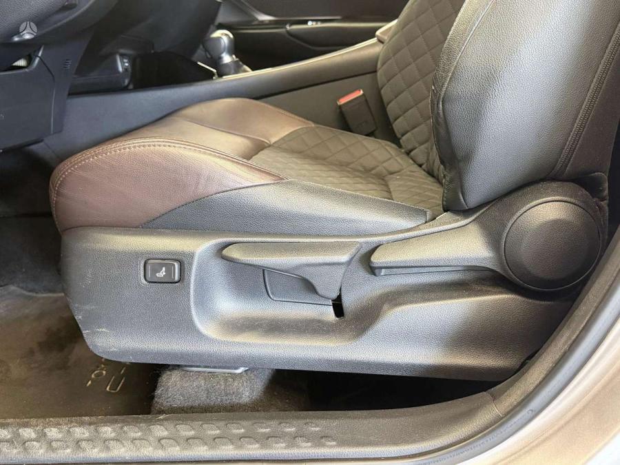 Pelēks Toyota C-HR 2020 Kauņa, ar dzinēja tilpumu 1.80 L un nobraukumu 123 tūkst. km par 21500 €, foto 23 vietnē AUTOMOTO.COM.LV