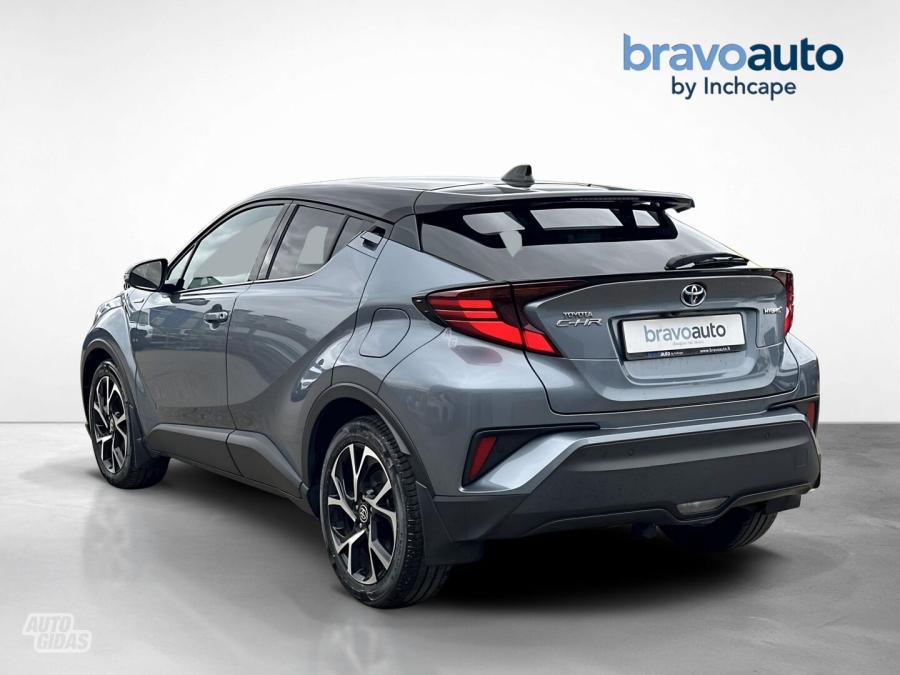 Серый Тойота C-HR 2020 в Каунас, объемом двигателя 1.80 л и пробегом 83 тыс. км за 20992 €, фото 4 на AUTOMOTO.COM.LV
