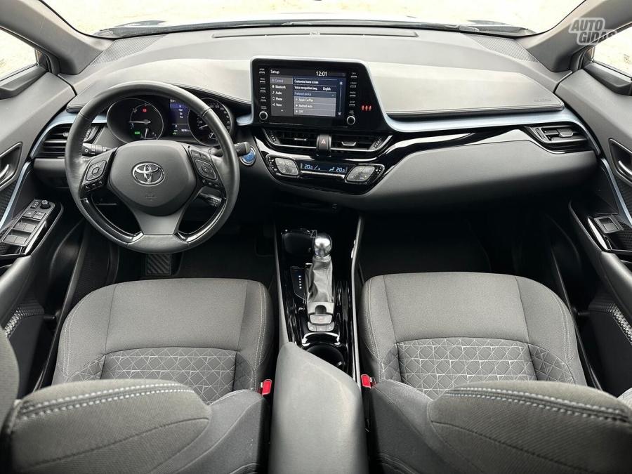 Серый Тойота C-HR 2020 в Каунас, объемом двигателя 1.80 л и пробегом 83 тыс. км за 20992 €, фото 14 на AUTOMOTO.COM.LV