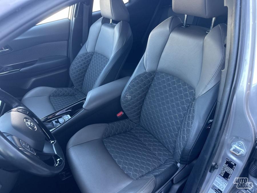 Pelēks Toyota C-HR 2020 Klaipėda, ar dzinēja tilpumu 1.80 L un nobraukumu 65 tūkst. km par 22900 €, foto 13 vietnē AUTOMOTO.COM.LV